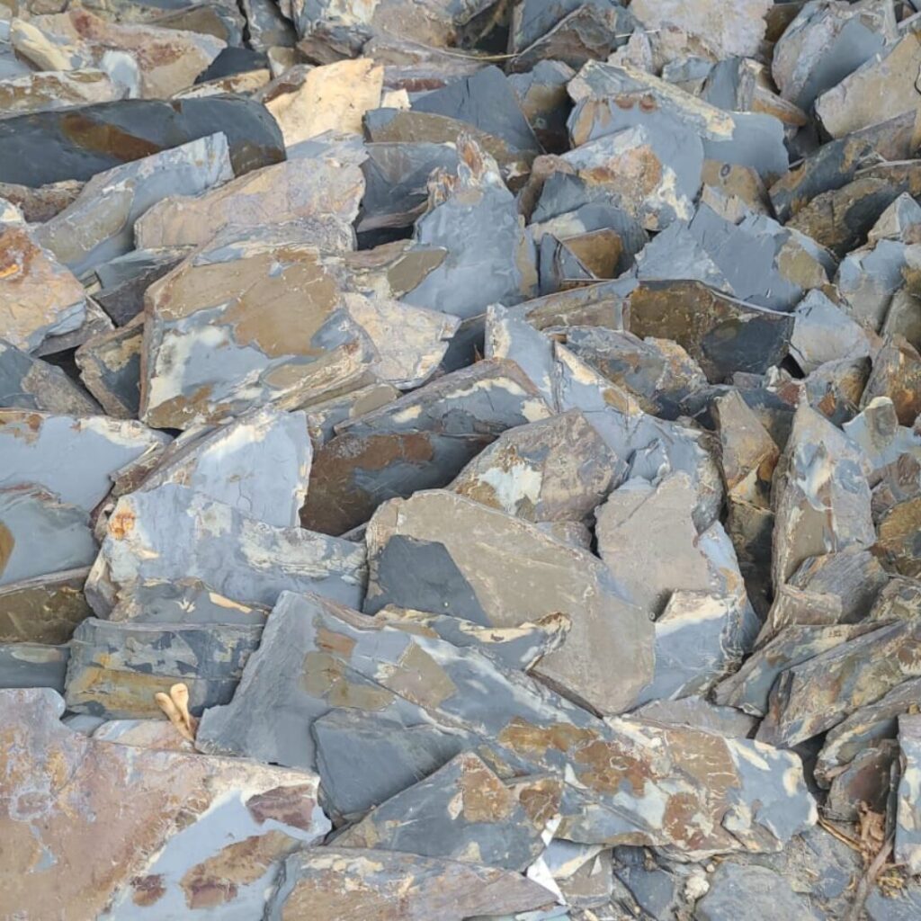 Piedra Laja Natural Negra Manchada - Beca Andamios
